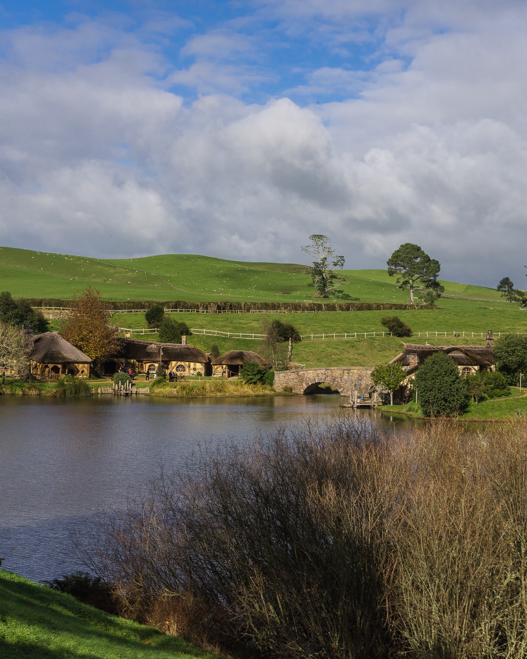 Hobbiton Movie Set – Welcome to Middle-earth - Destary