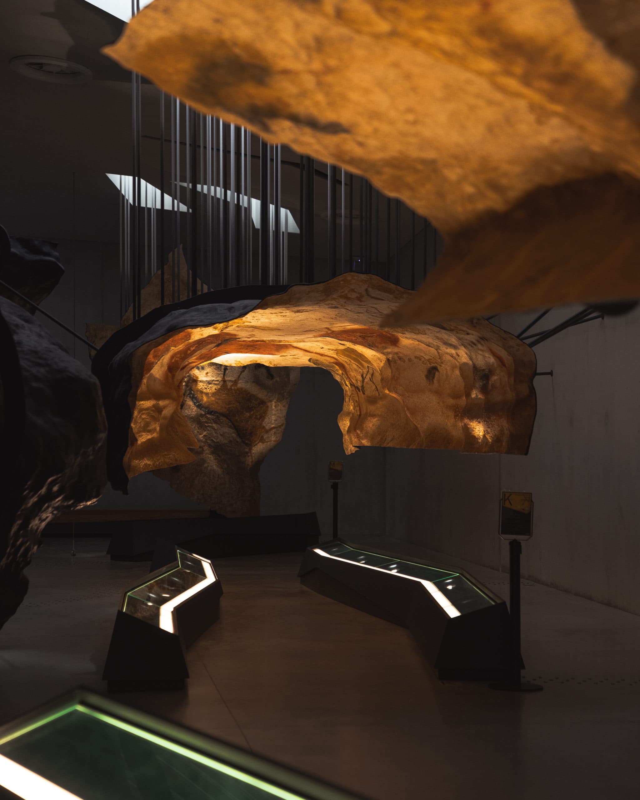 Detailed impressions: Fascinating caves in the French inland - Destary