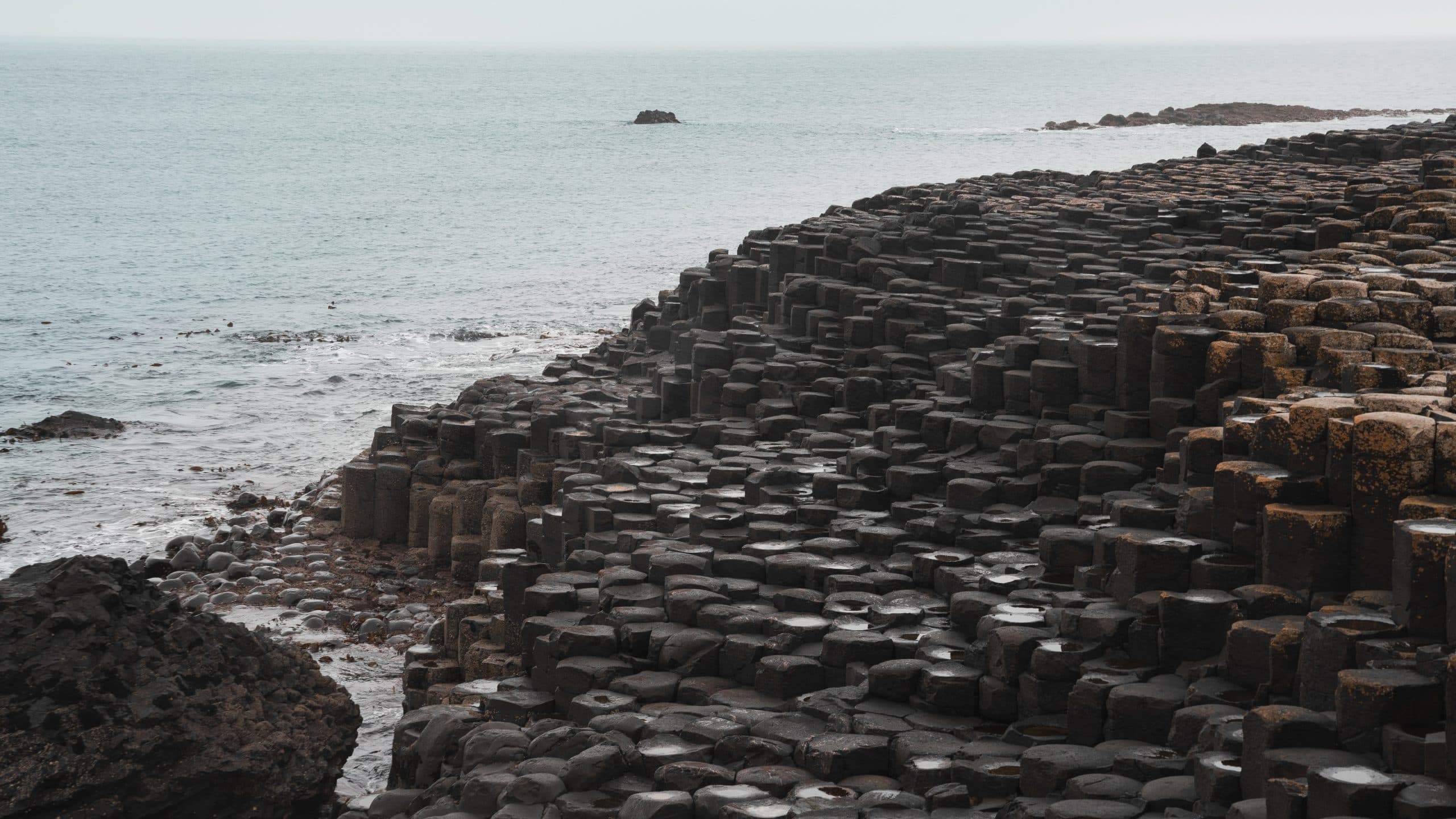Giant's Causeway: Giants and basalt columns - Destary